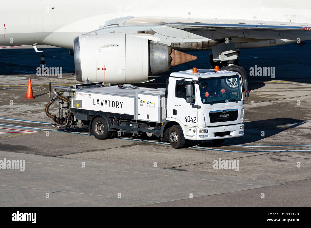 Lavatory service vehicle hi-res stock photography and images - Alamy