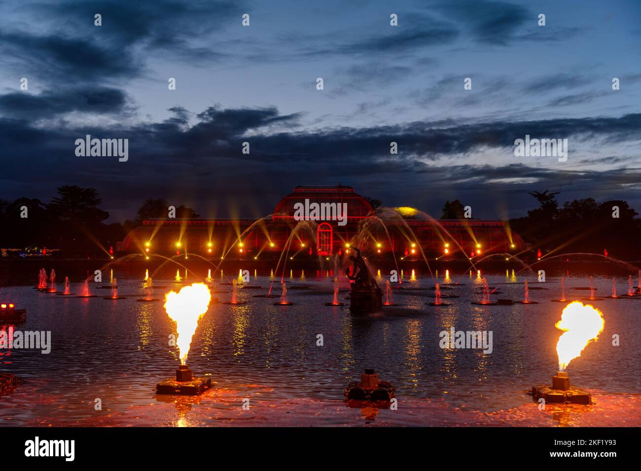 Kew Gardens, London, UK. 15th November 2022. Palm House Pond Show. Over ...