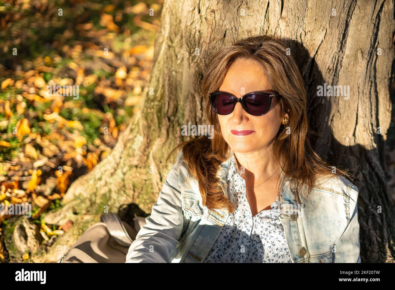 Mature lady outdoors sun hi-res stock photography and images - Alamy