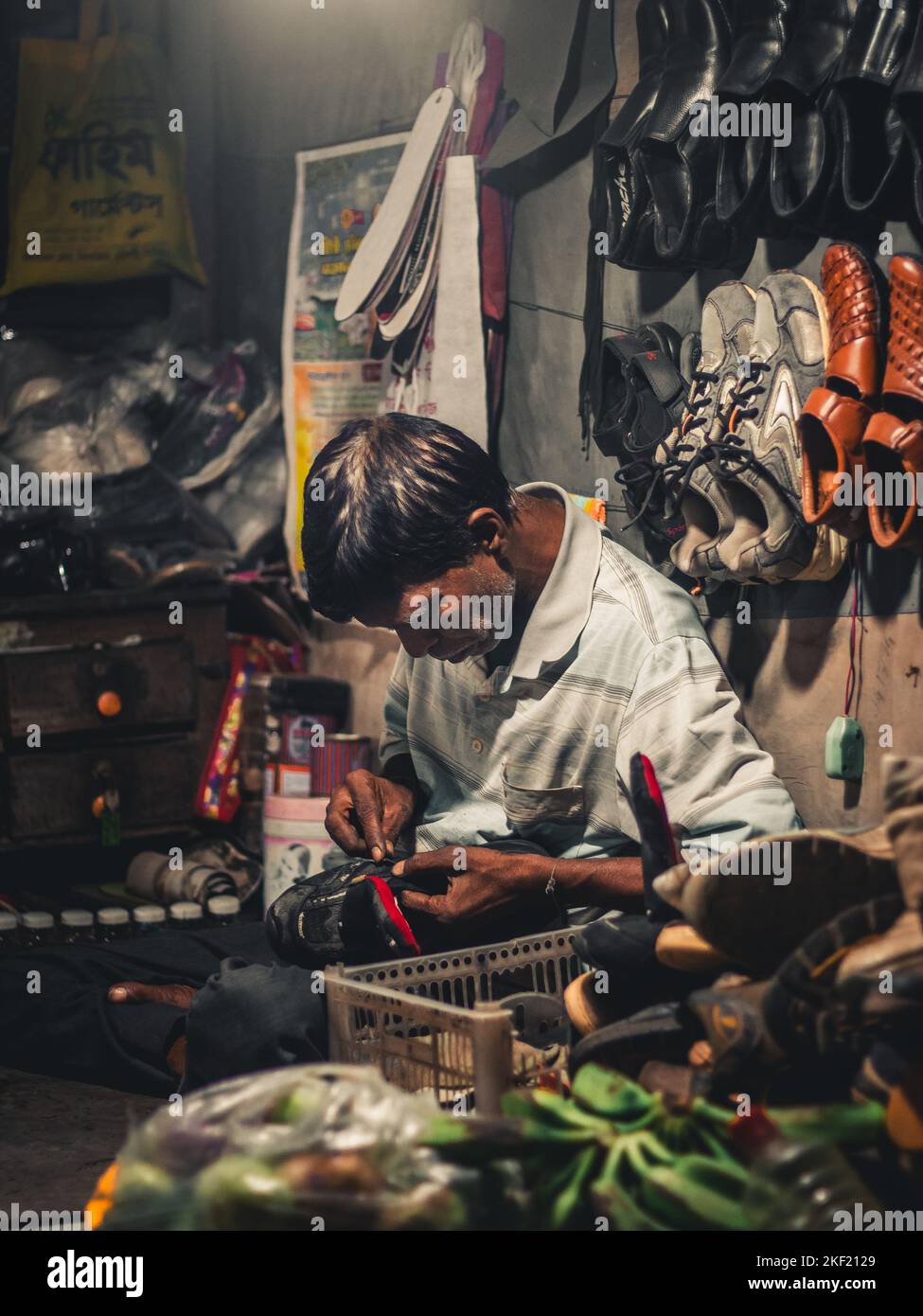 Street cobbler hi-res stock photography and images - Alamy
