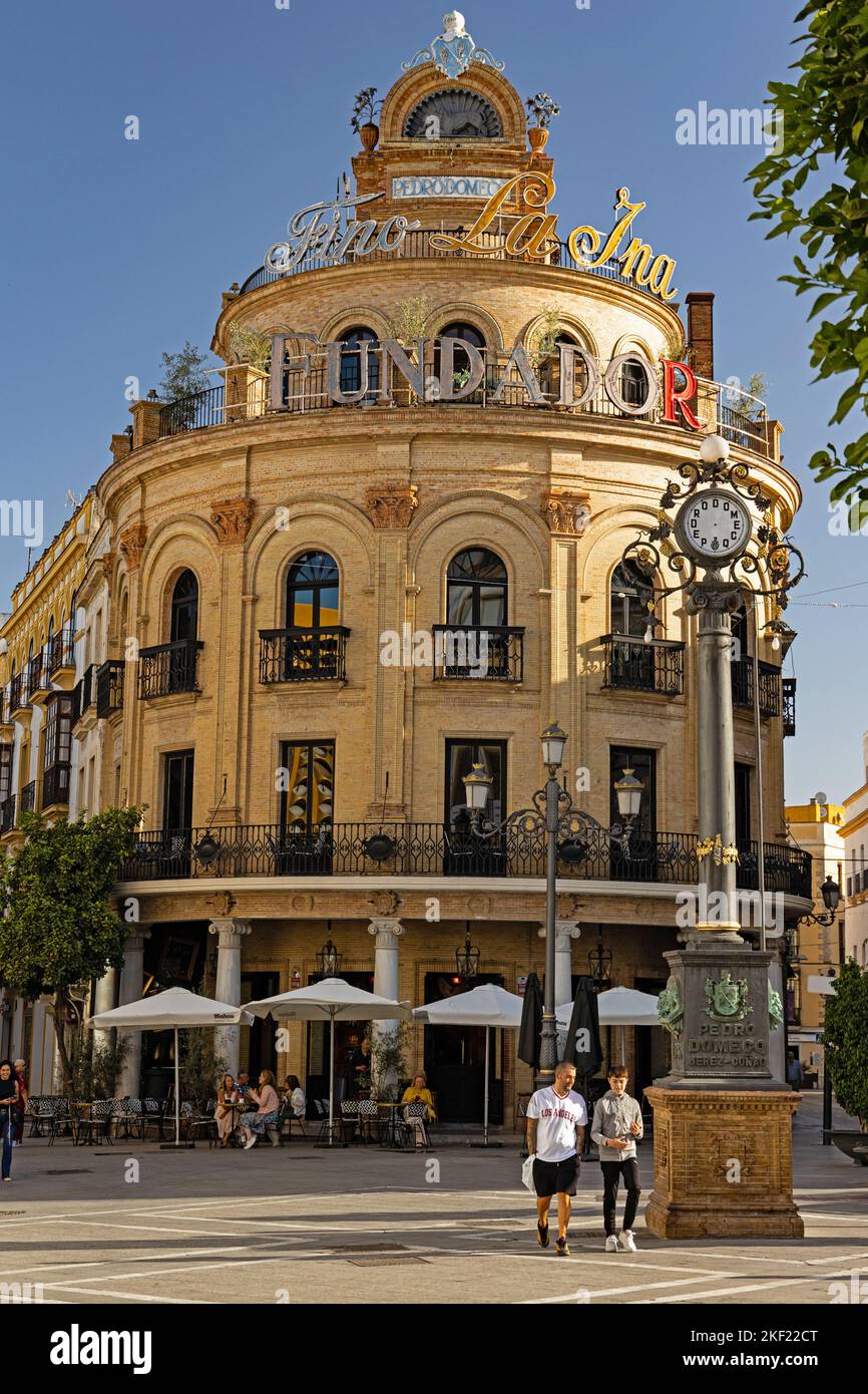 El Gallo Azul rotunda building in Jerez de la Frontera Stock Photo - Alamy