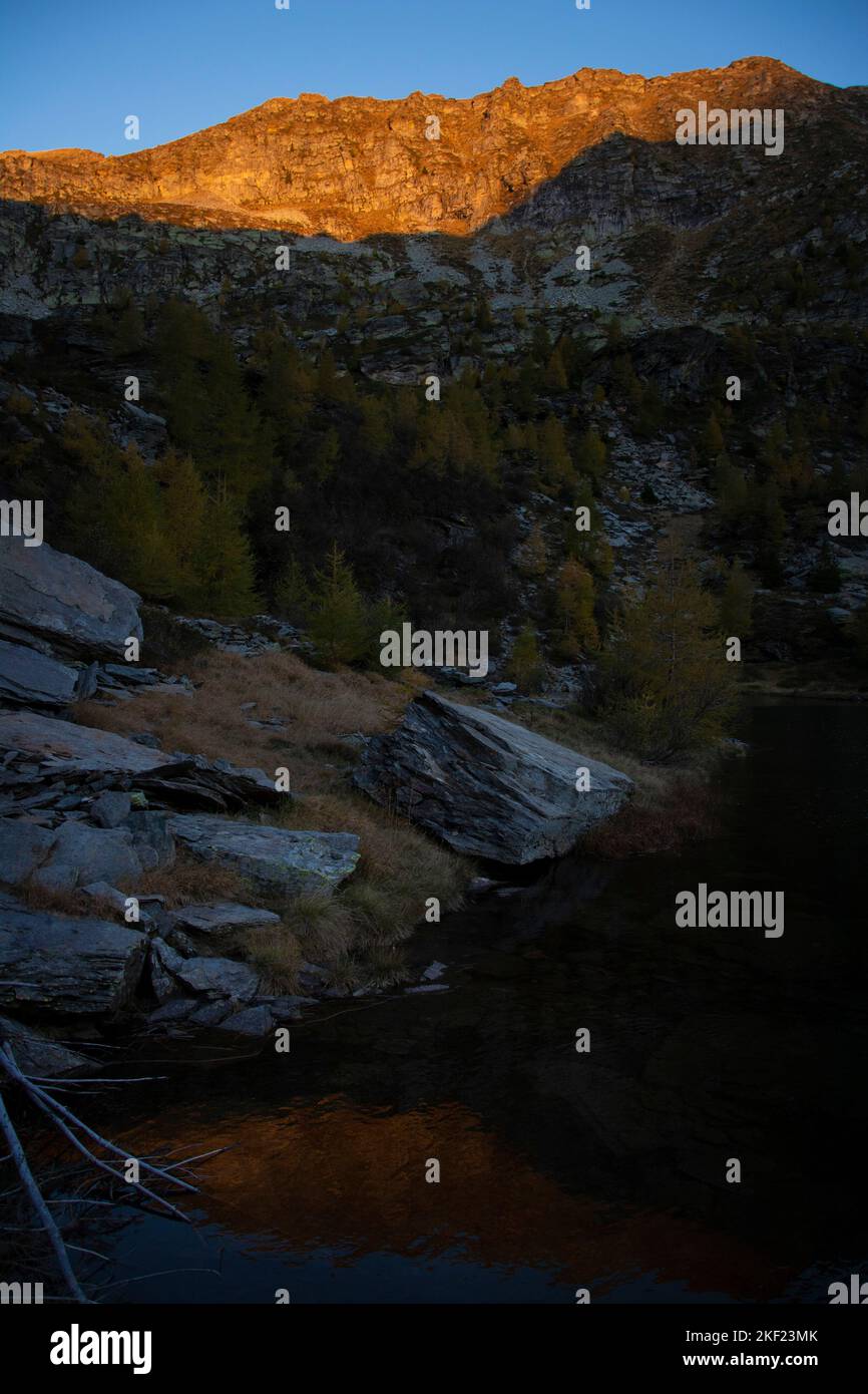Wilde Berglandschaft rund um Cascina di Lago im Val Marcri, einem ...