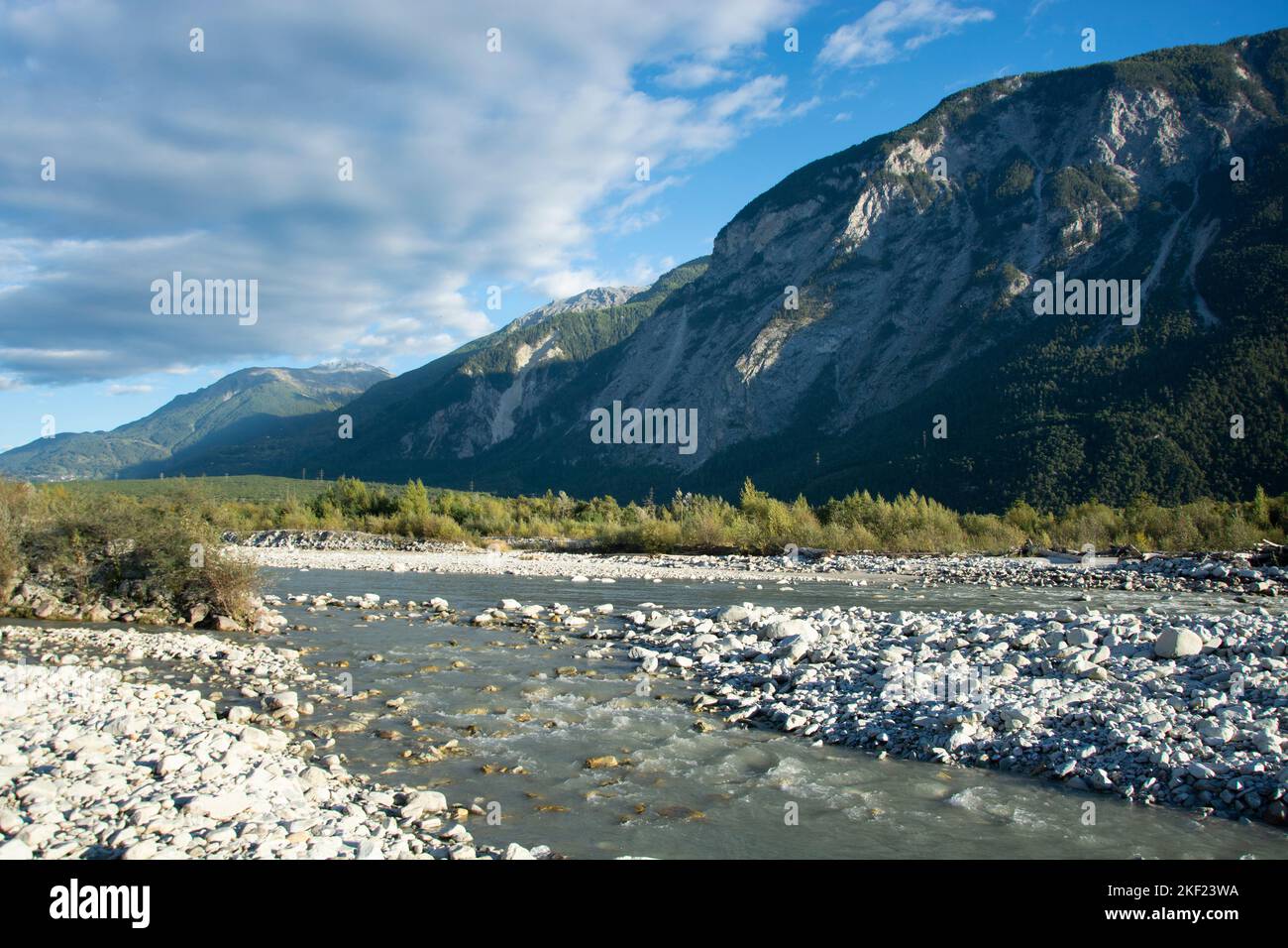 Die ungezähmte Rhone beim Walliser Pfynwald Stock Photo - Alamy
