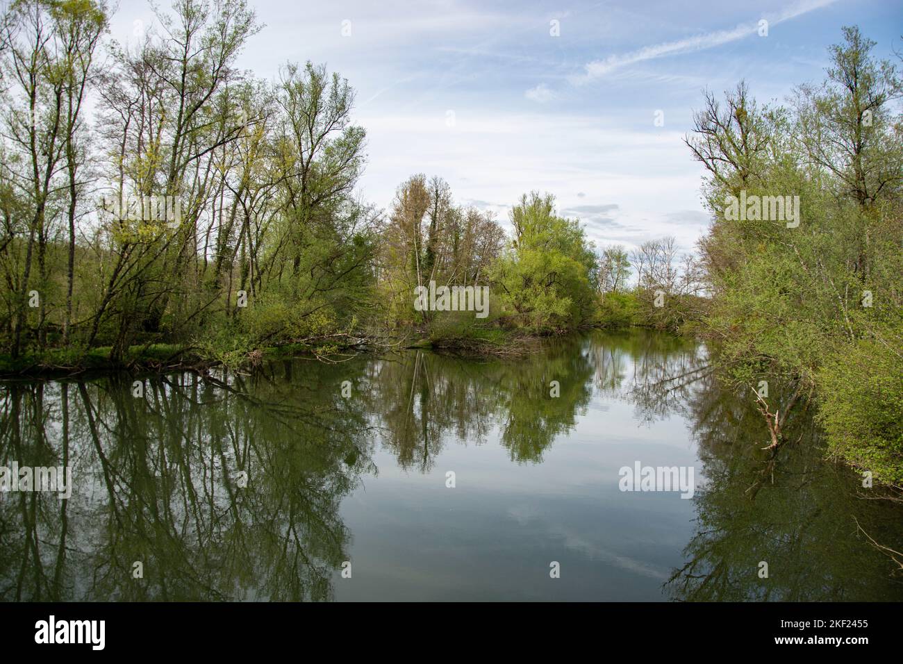 Die Ognon, einer der wildesten Flüsse von Frankreich, durchfliesst die ...