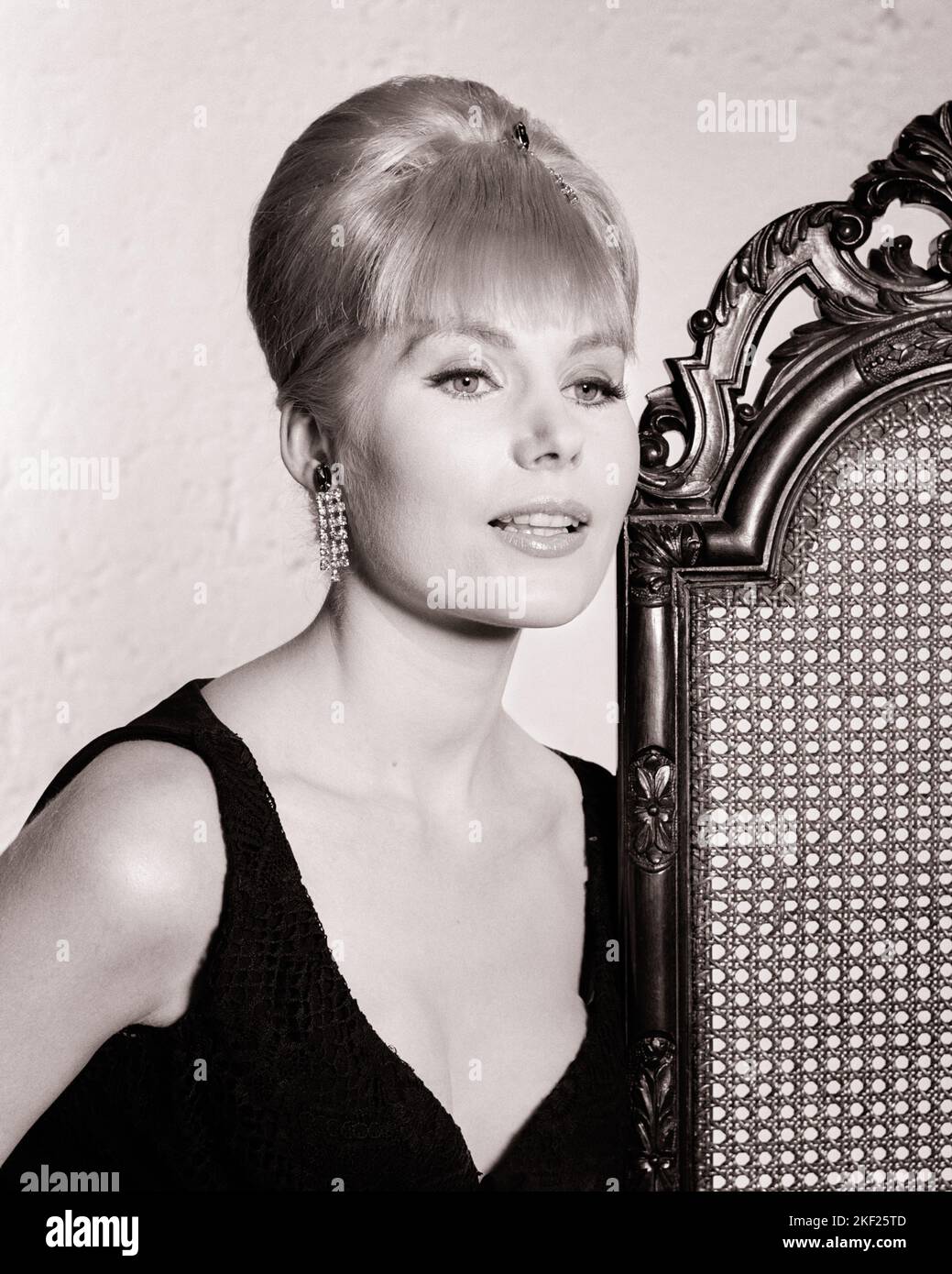 1960s PORTRAIT GLAMOROUS BLONDE WOMAN IN FORMAL DRESS BOUFFANT HAIRDO ...