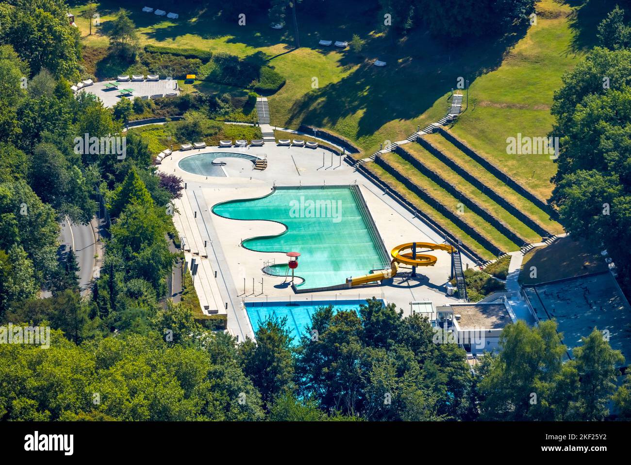 Outdoor pool annen with water slide hi-res stock photography and images ...