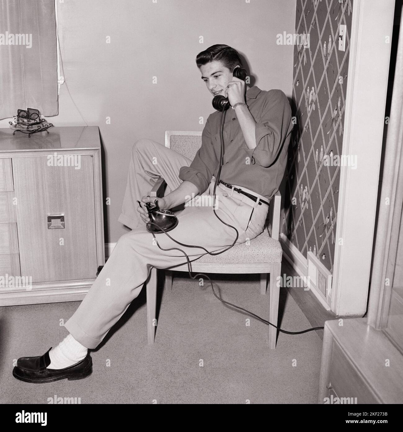 1950s kids on the phone hi-res stock photography and images - Alamy