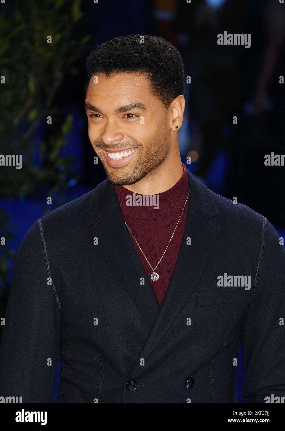 LOS ANGELES, CALIFORNIA - NOVEMBER 14: Regé-Jean Page (Rege-Jean Page ...