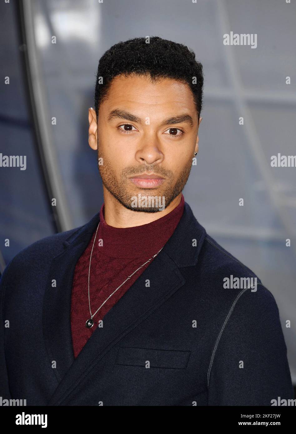 LOS ANGELES, CALIFORNIA - NOVEMBER 14: Regé-Jean Page (Rege-Jean Page ...