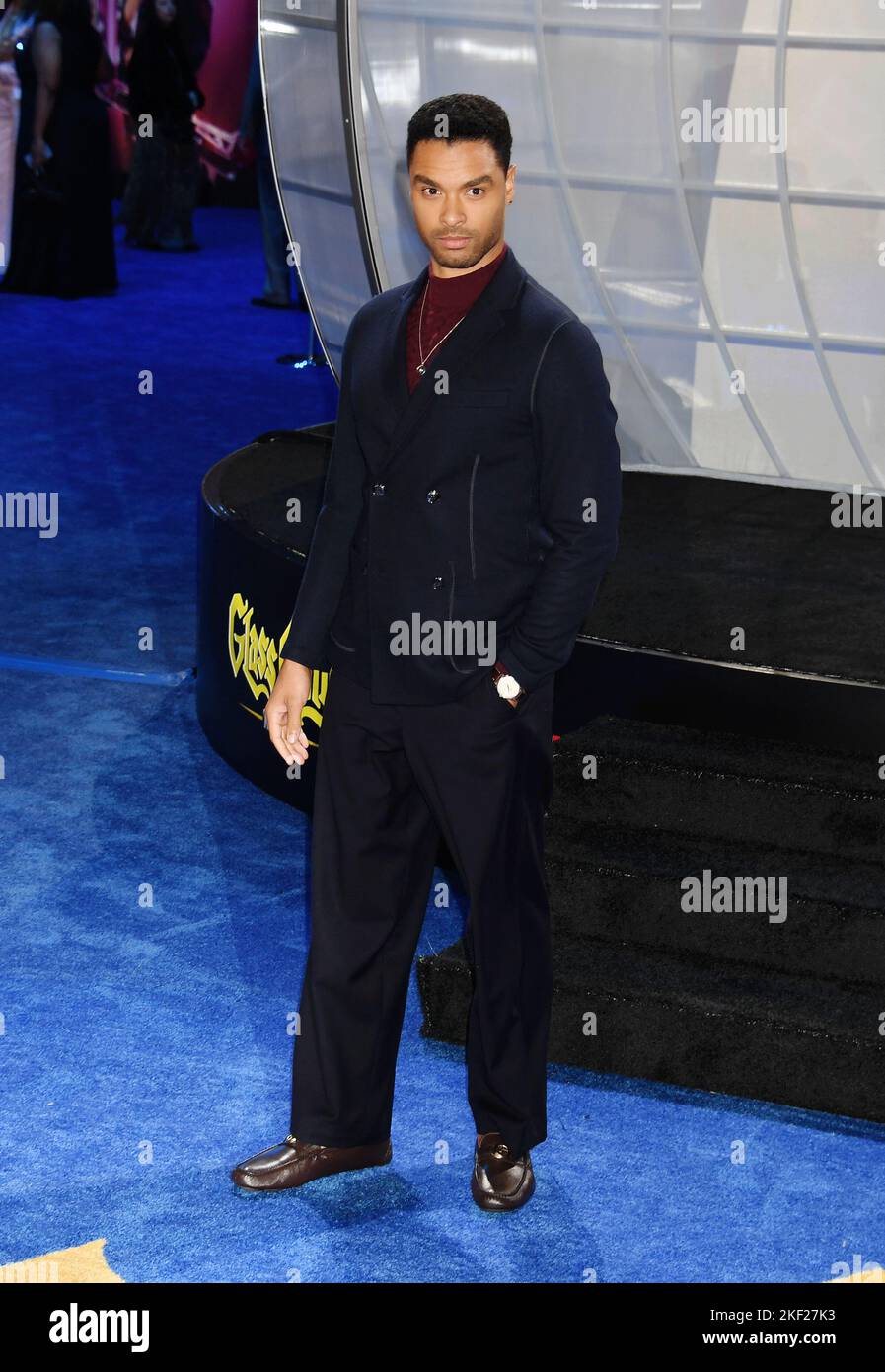 LOS ANGELES, CALIFORNIA - NOVEMBER 14: Regé-Jean Page (Rege-Jean Page ...