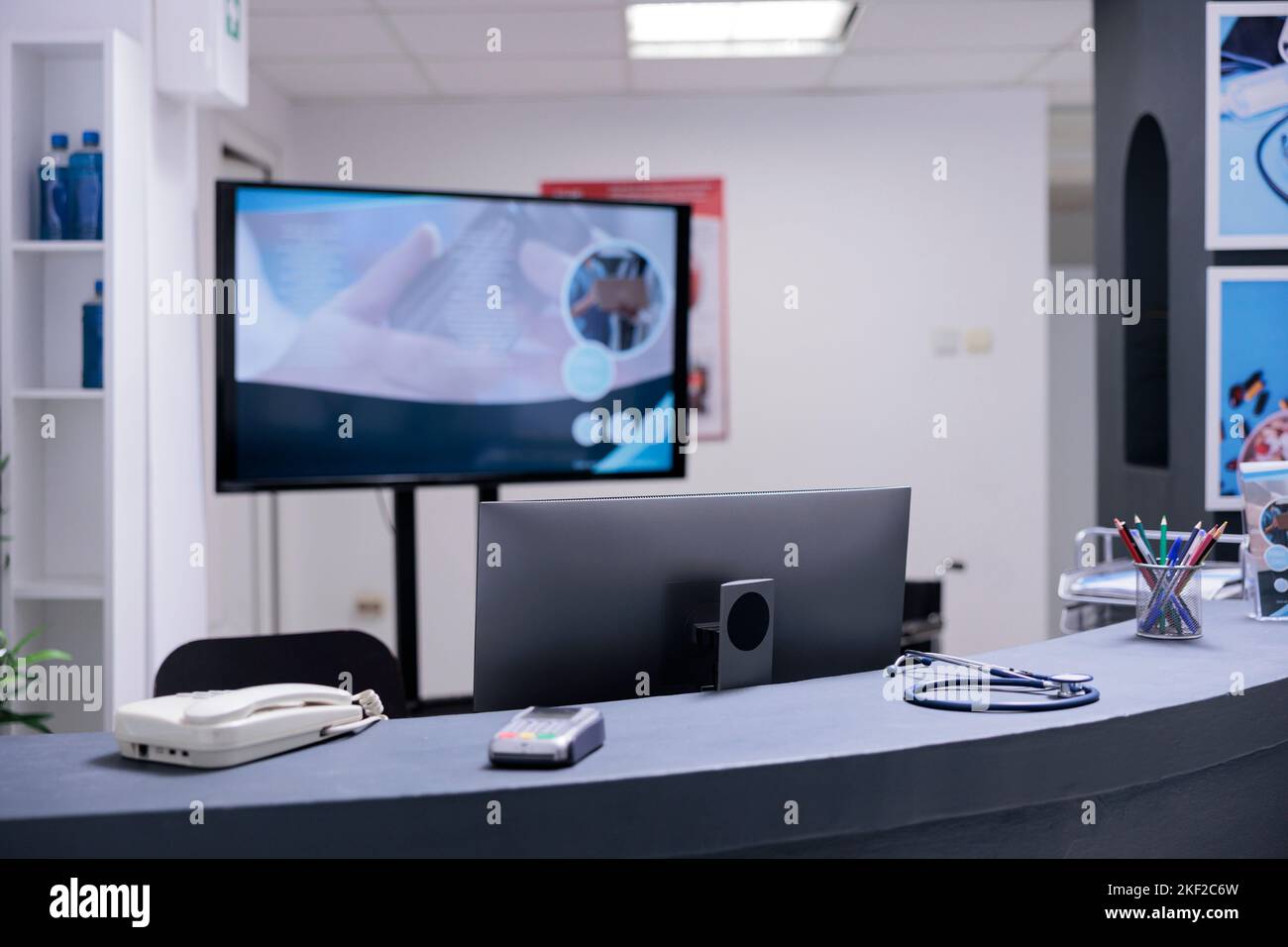 Office lobby screen hi-res stock photography and images - Alamy