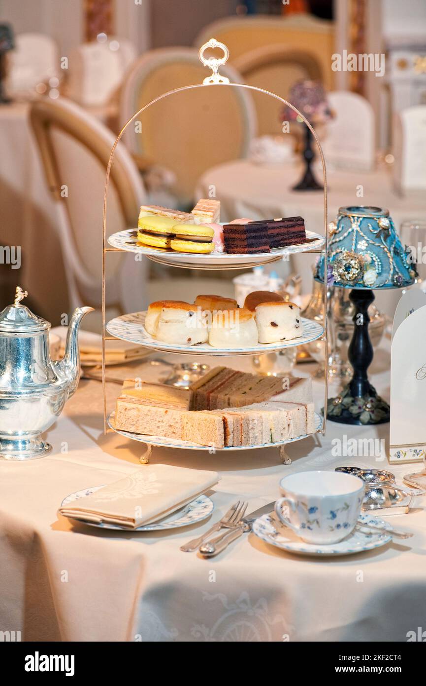 Luxury afternoon tea hi-res stock photography and images - Alamy