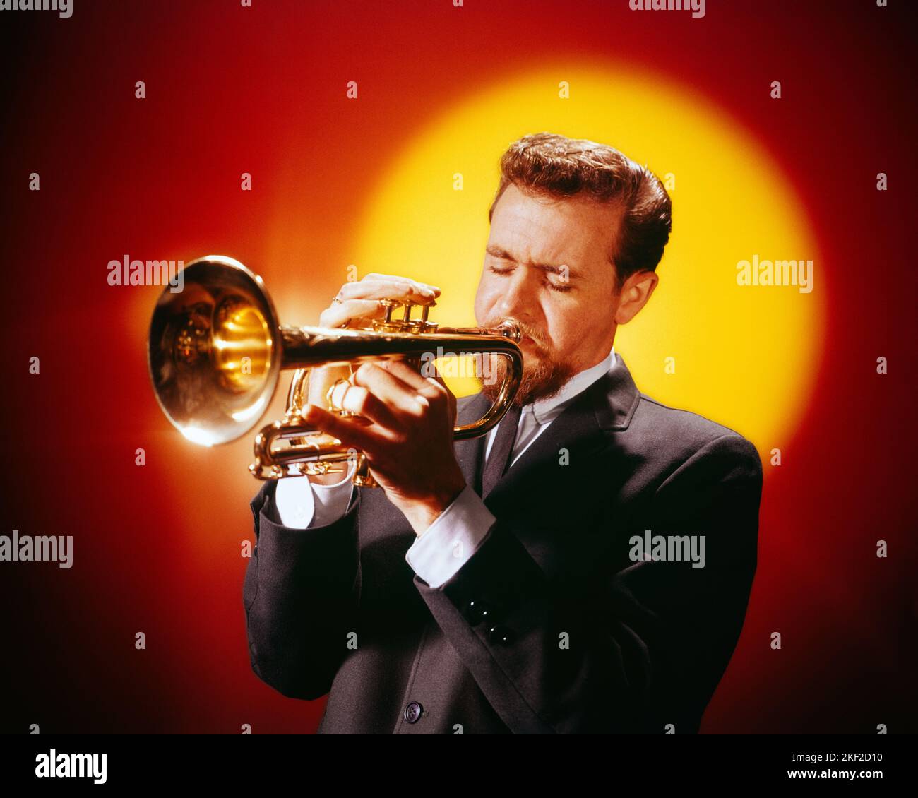 1950s 1960s EXPRESSIVE BEARDED MAN PLAYING TRUMPET - km1566 HAR001 HARS ...