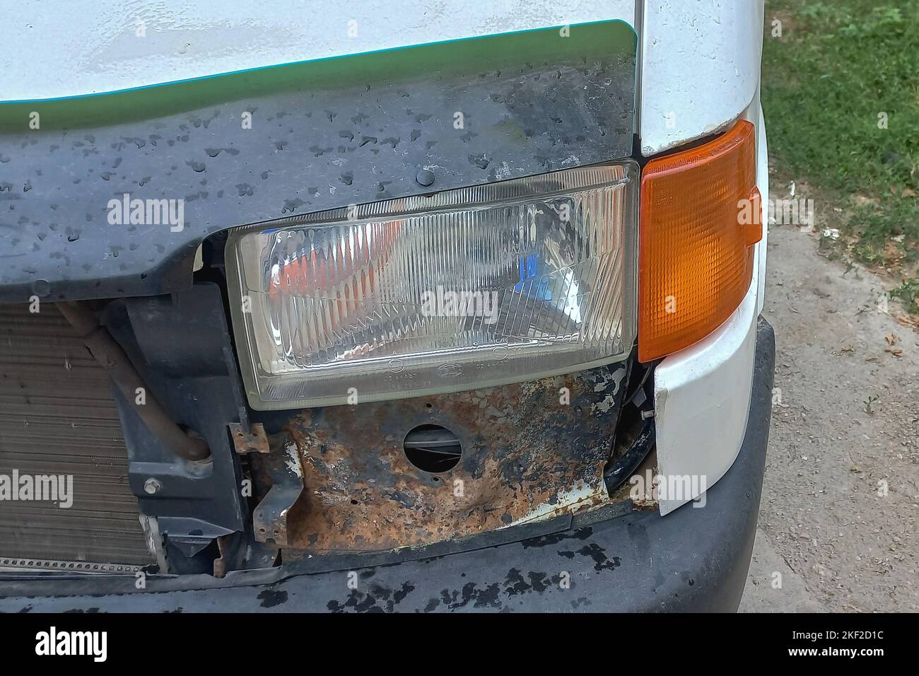 A white car without bumper close up Stock Photo - Alamy