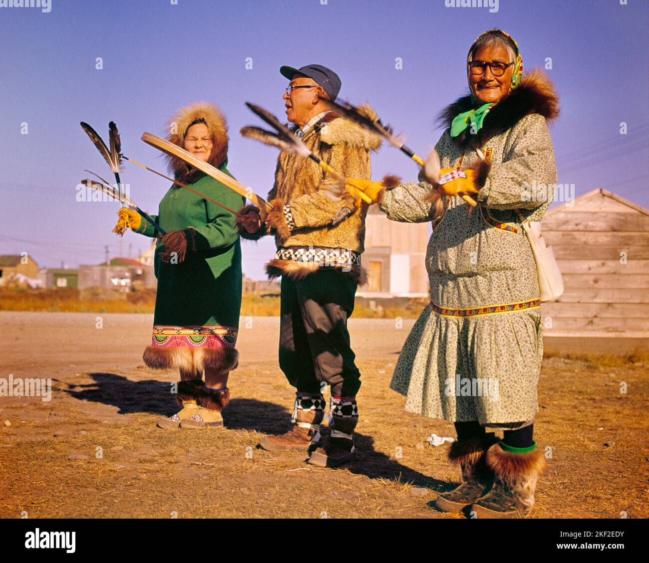 America indian inuit traditional hi-res stock photography and images ...