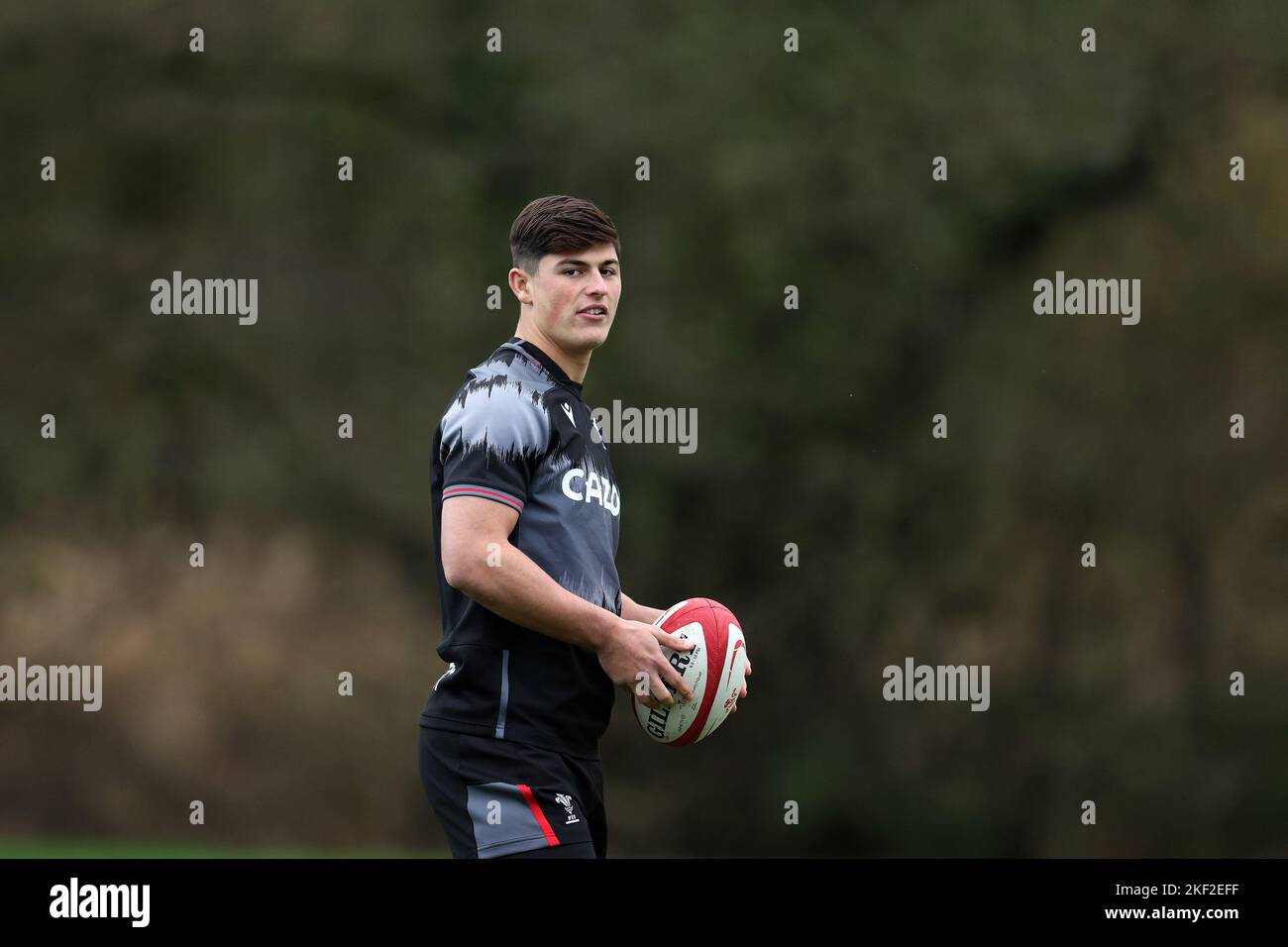 Louis rees zammit wales training hi-res stock photography and images ...