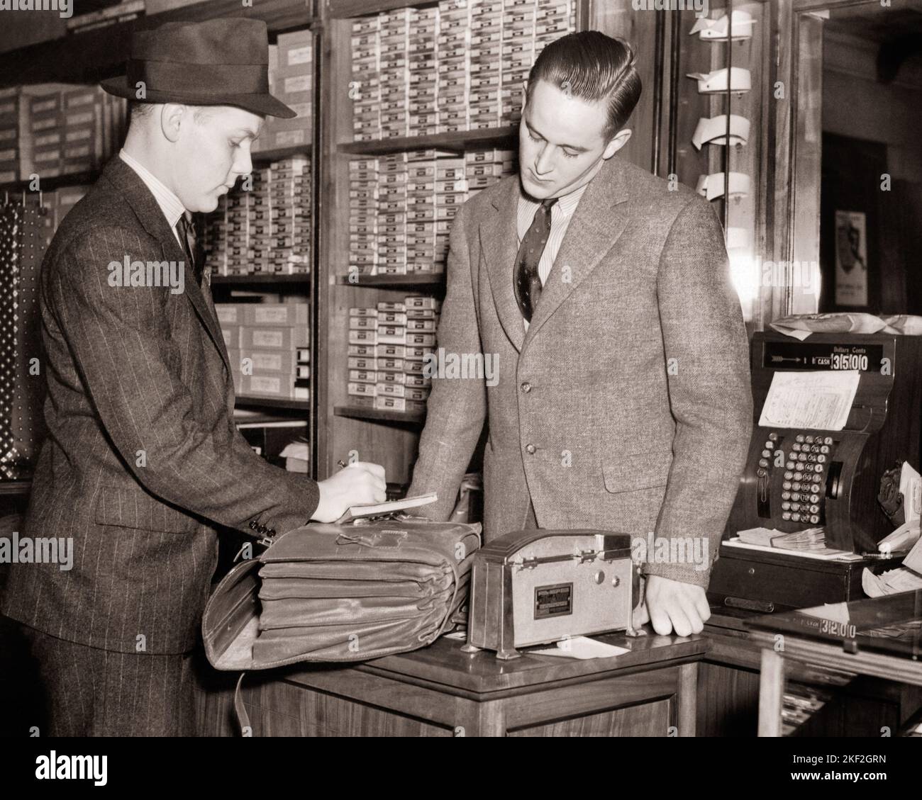 Department store interior 1930s hi-res stock photography and images - Alamy