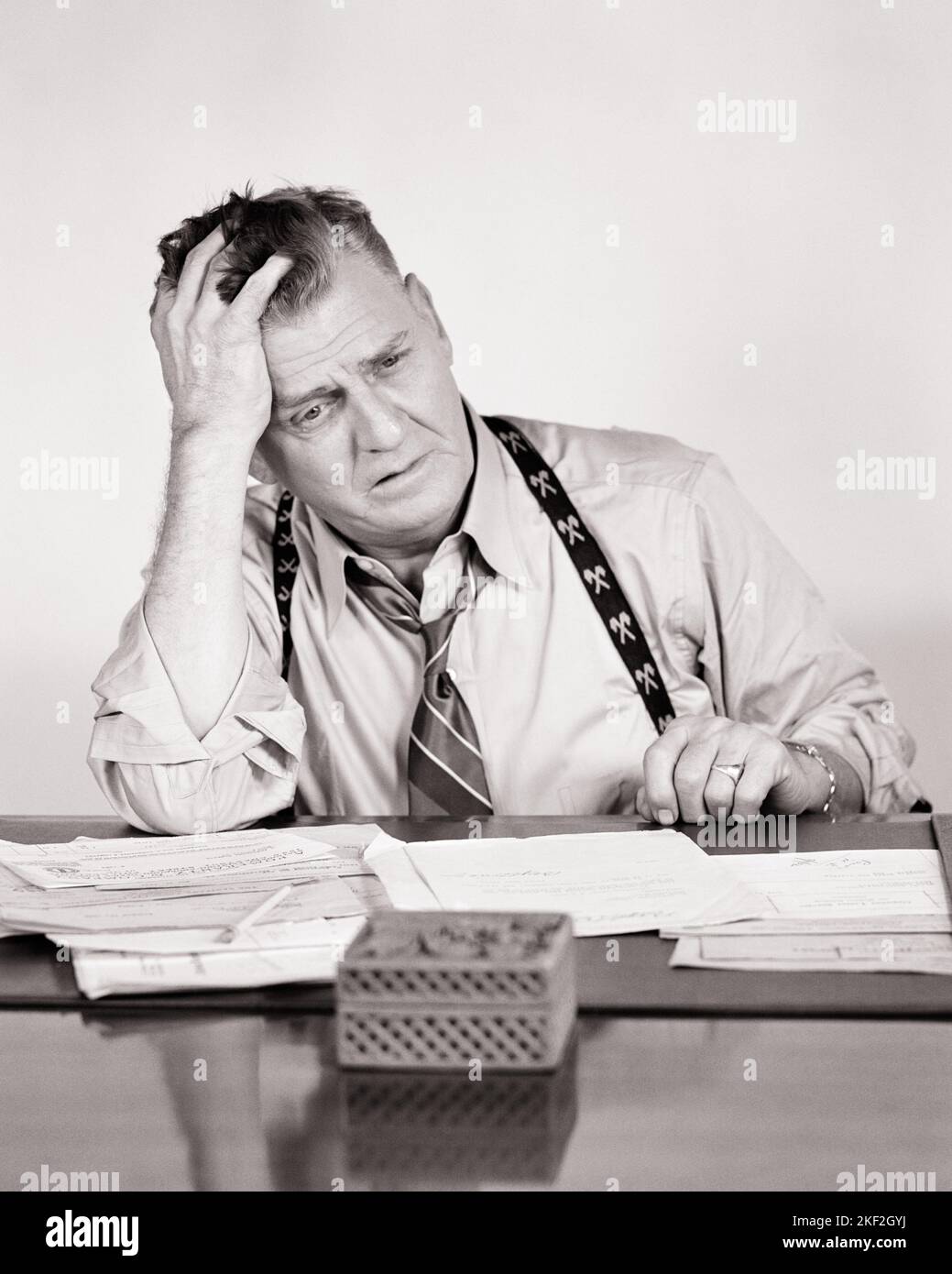 Workers desk miserable hi-res stock photography and images - Alamy