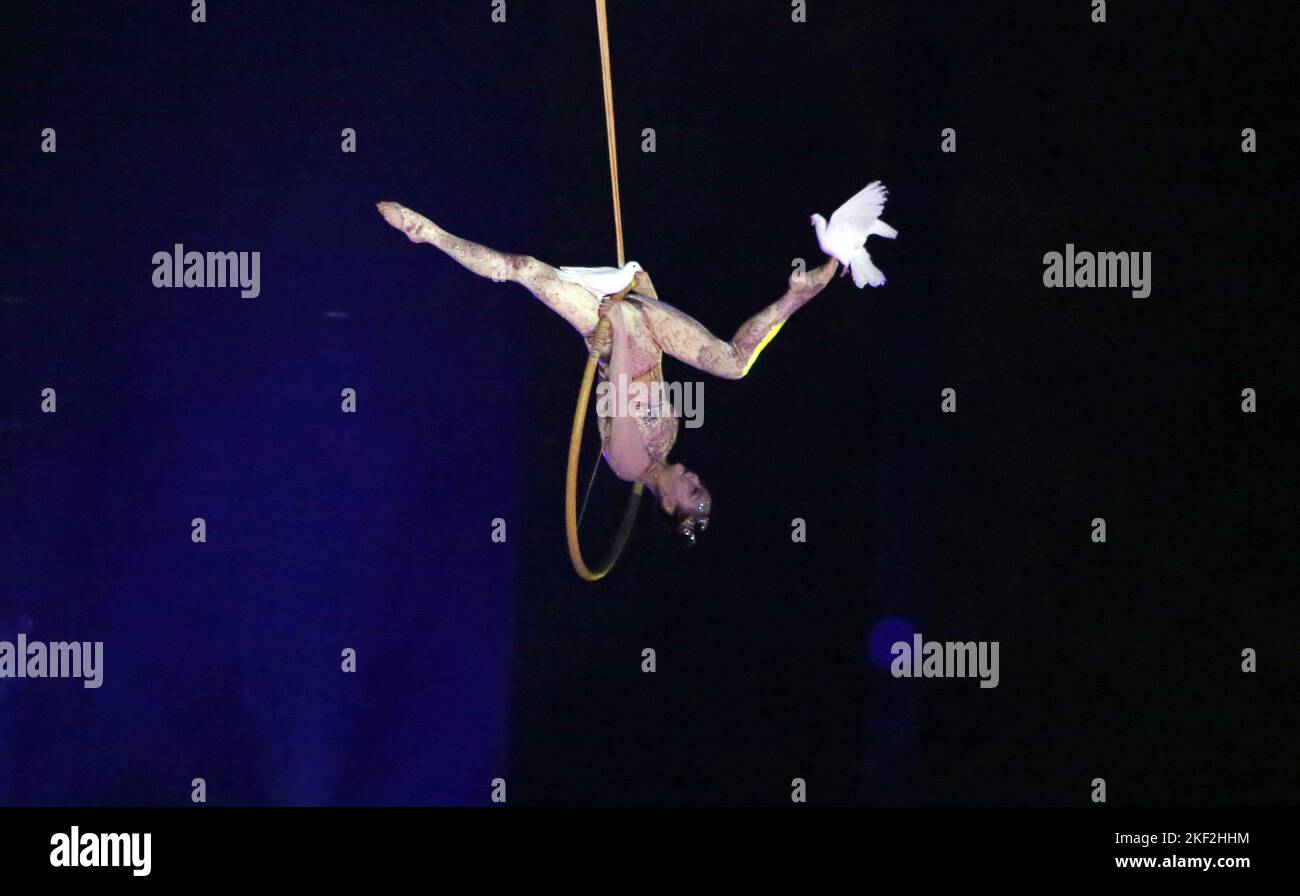 Acrobatic performance hi-res stock photography and images - Alamy