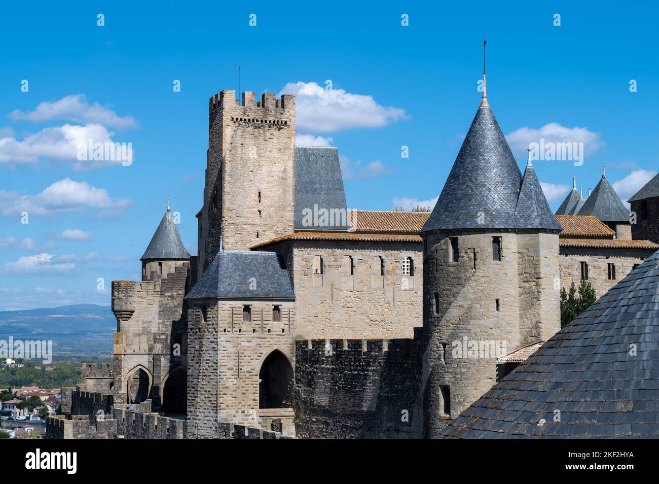 Medieval caste hi-res stock photography and images - Alamy