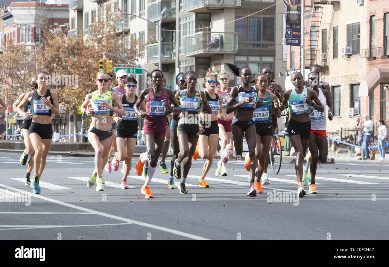 2022 TCS New York City Marathon runners cruise up 4th Avenue through ...