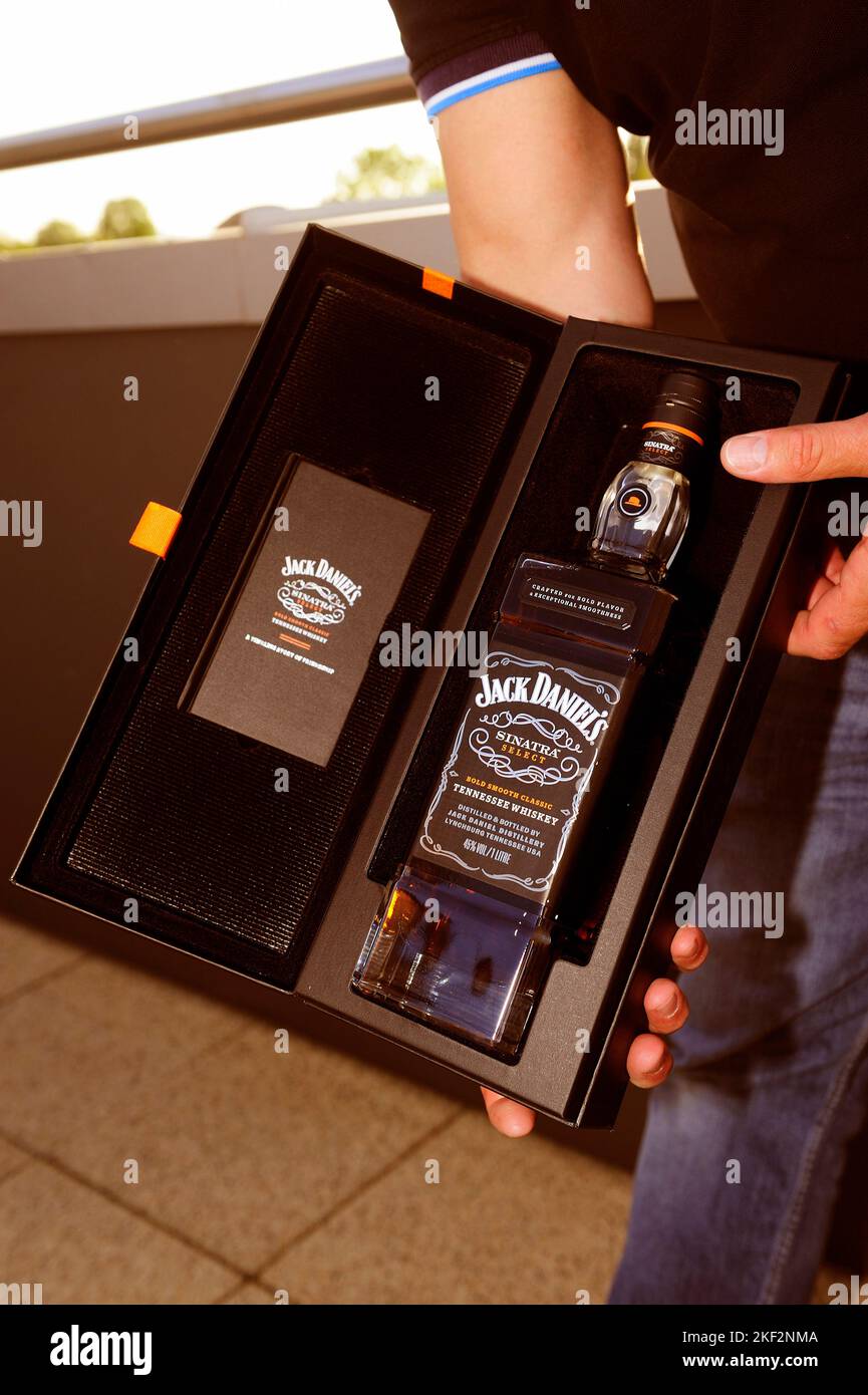 Tennessee whiskey,alcohol, drunkenness, percentages, negative, side ...