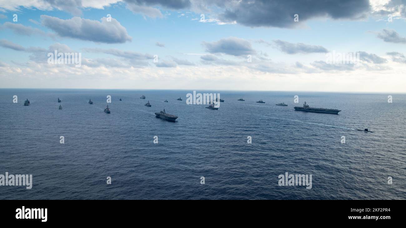 221114-N-PS962-1219 PHILIPPINE SEA (Nov. 14, 2022) Ships from the U.S ...