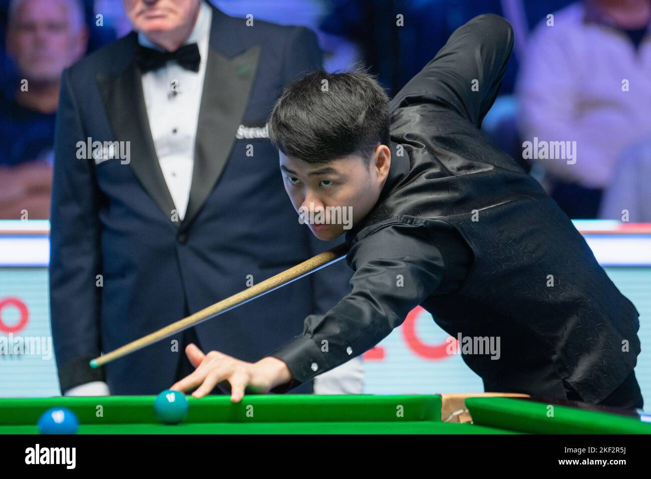 York, Britain. 15th Nov, 2022. Xu Si of China competes during the first ...