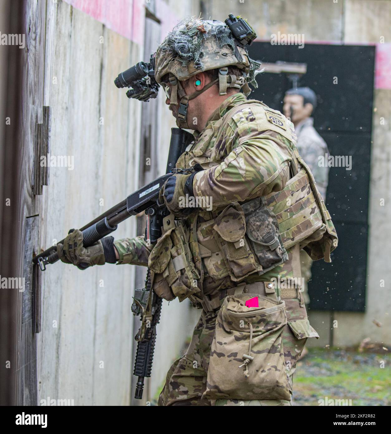 U.S. Army Paratroopers assigned to 2nd Battalion, 504th Parachute ...