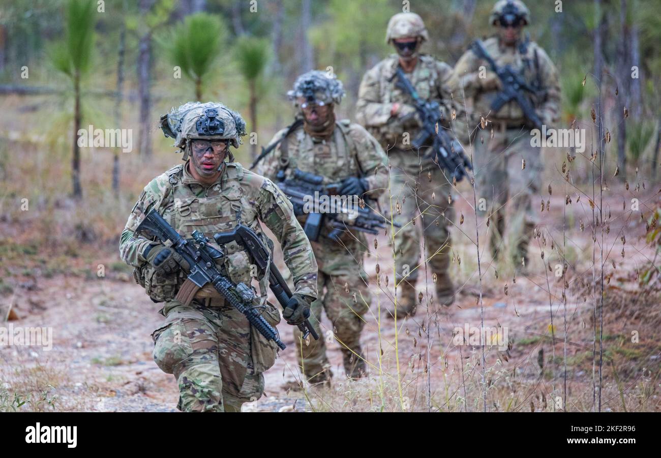 U.S. Army Paratroopers assigned to 2nd Battalion, 504th Parachute ...
