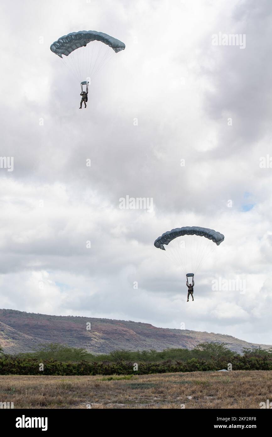 221103-N-ML137-1073 KEKAHA, Hawai`i (Nov. 3, 2022) — Sailors assigned ...