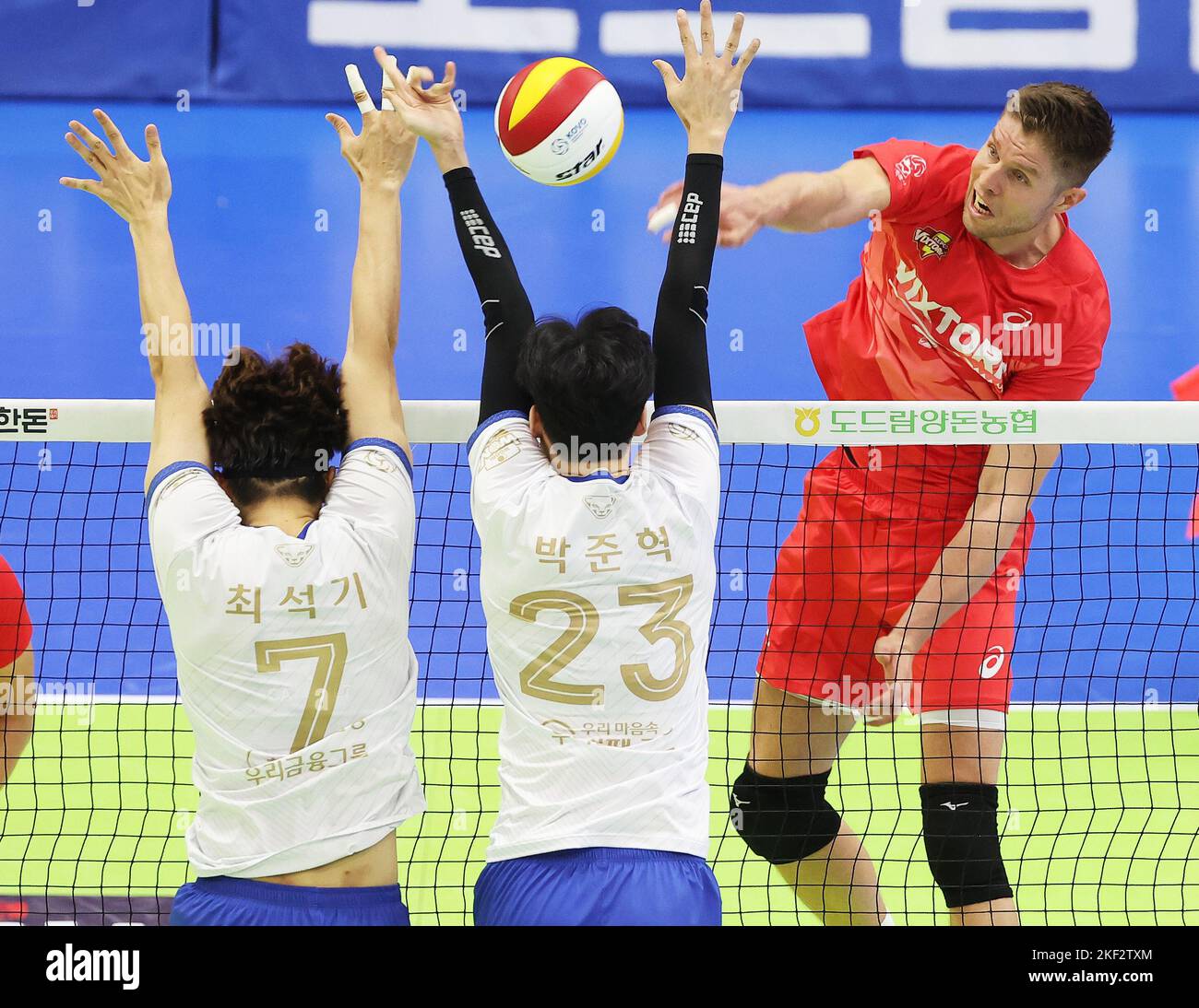16th Nov, 2022. Volleyball: Woori Card WooriWON vs. KEPCO Vixtorm Thijs ...