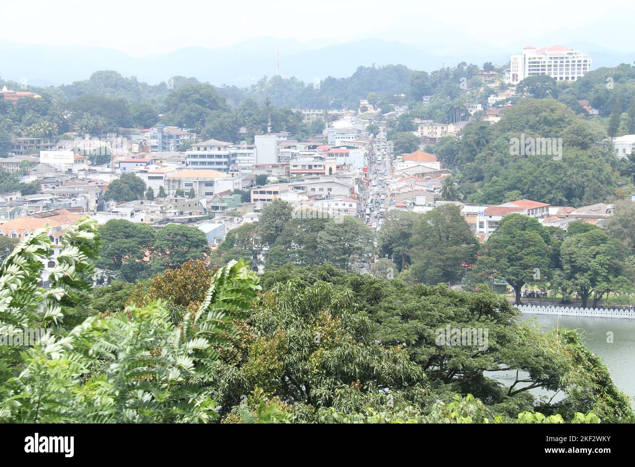 Kandy lake at sunrise hi-res stock photography and images - Alamy