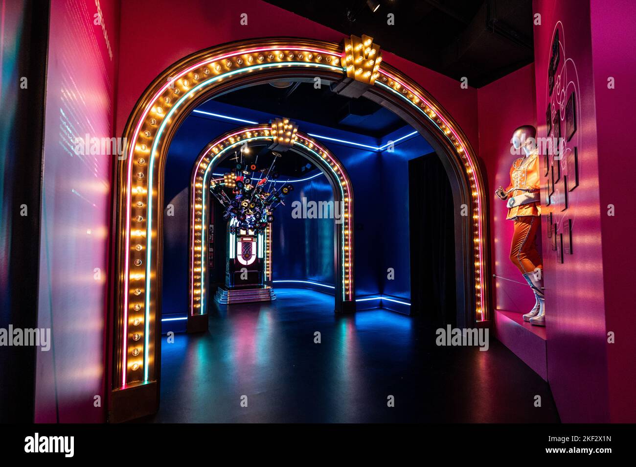 Jukebox musicals hi-res stock photography and images - Alamy