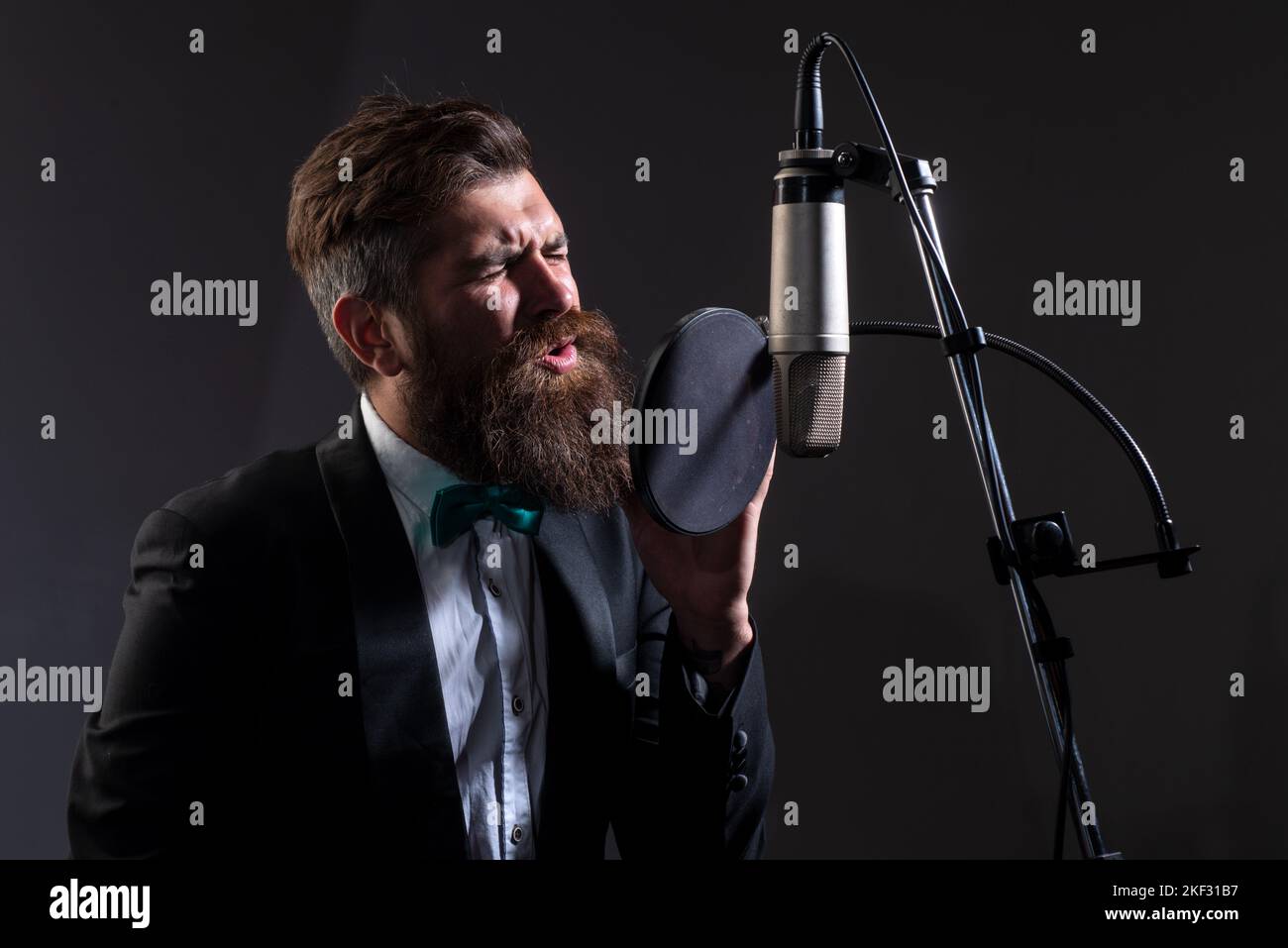 Singer Man singing with a music microphone Stock Photo - Alamy