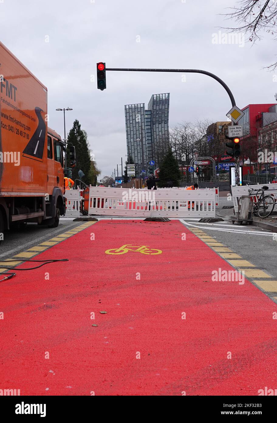 Hamburg, Germany. 15th Nov, 2022. A truck stands next to a red bike ...