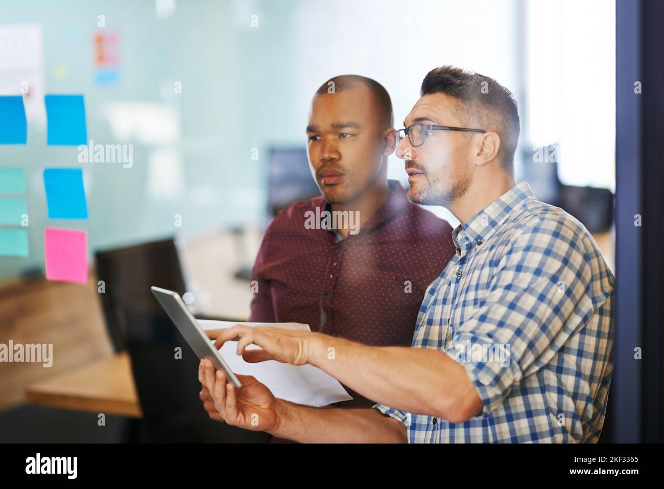 Coworkers documents hi-res stock photography and images - Alamy