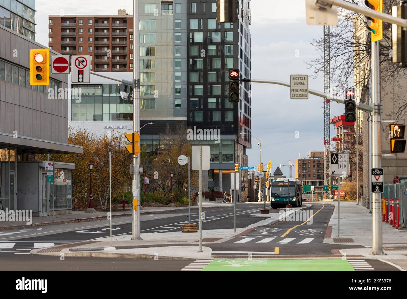 Ottawa, Canada - November 5, 2022: Cityscape with crossroad and traffic ...
