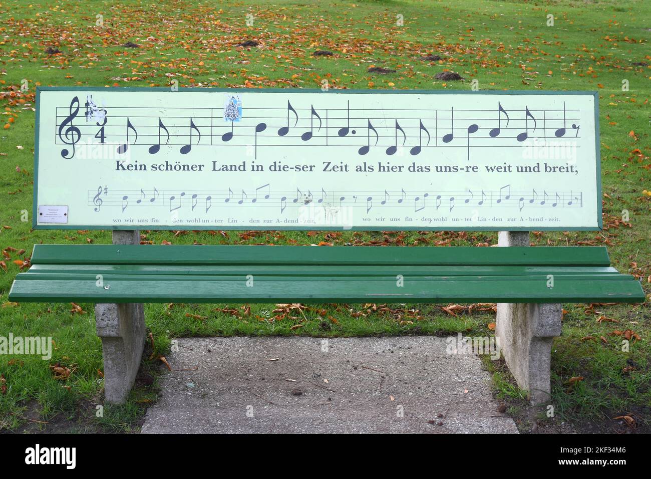 PRODUCTION - 11 November 2022, Saxony, Mügeln: In the small town in ...