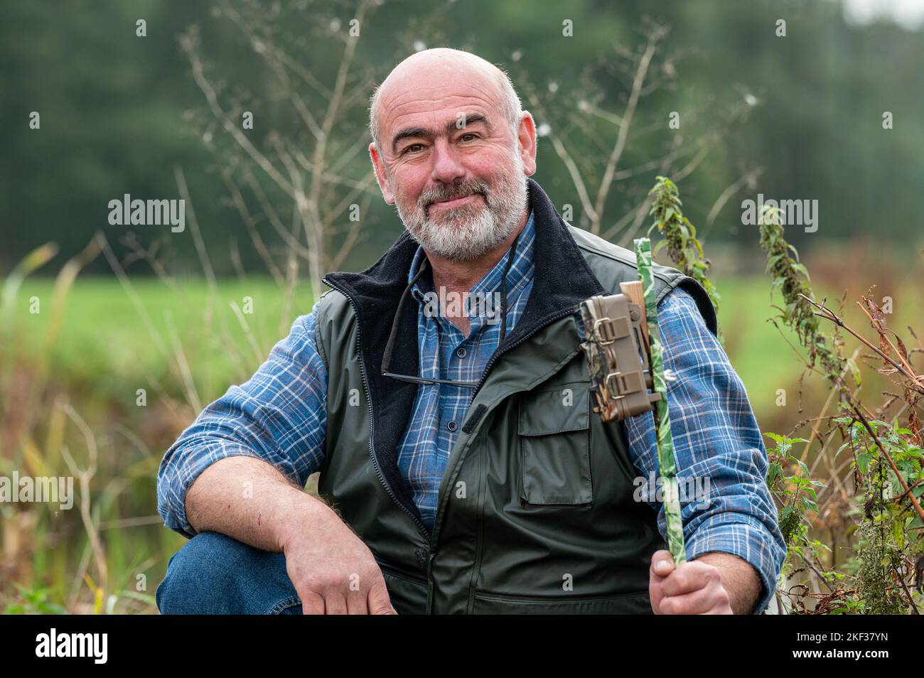 PRODUCTION - 11 October 2022, Bavaria, Bodenwöhr: Peter Ertl, otter ...