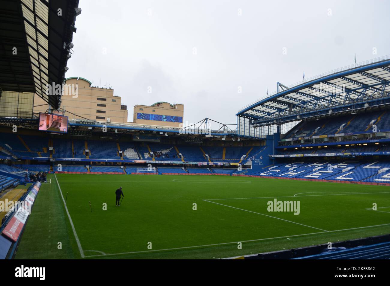 Stand outside chelsea hi-res stock photography and images - Alamy