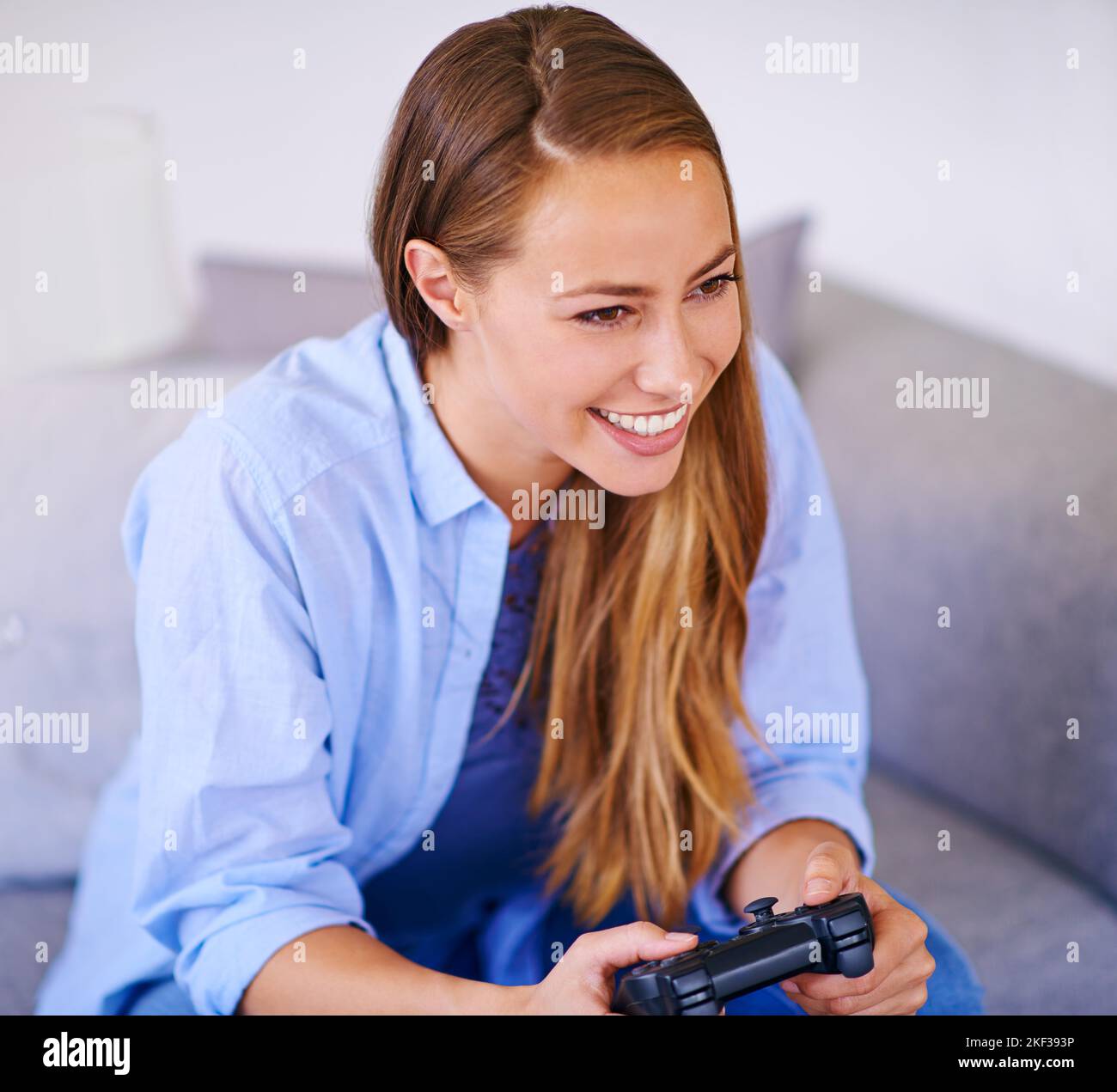 Woman controller entertainment game hi-res stock photography and images ...