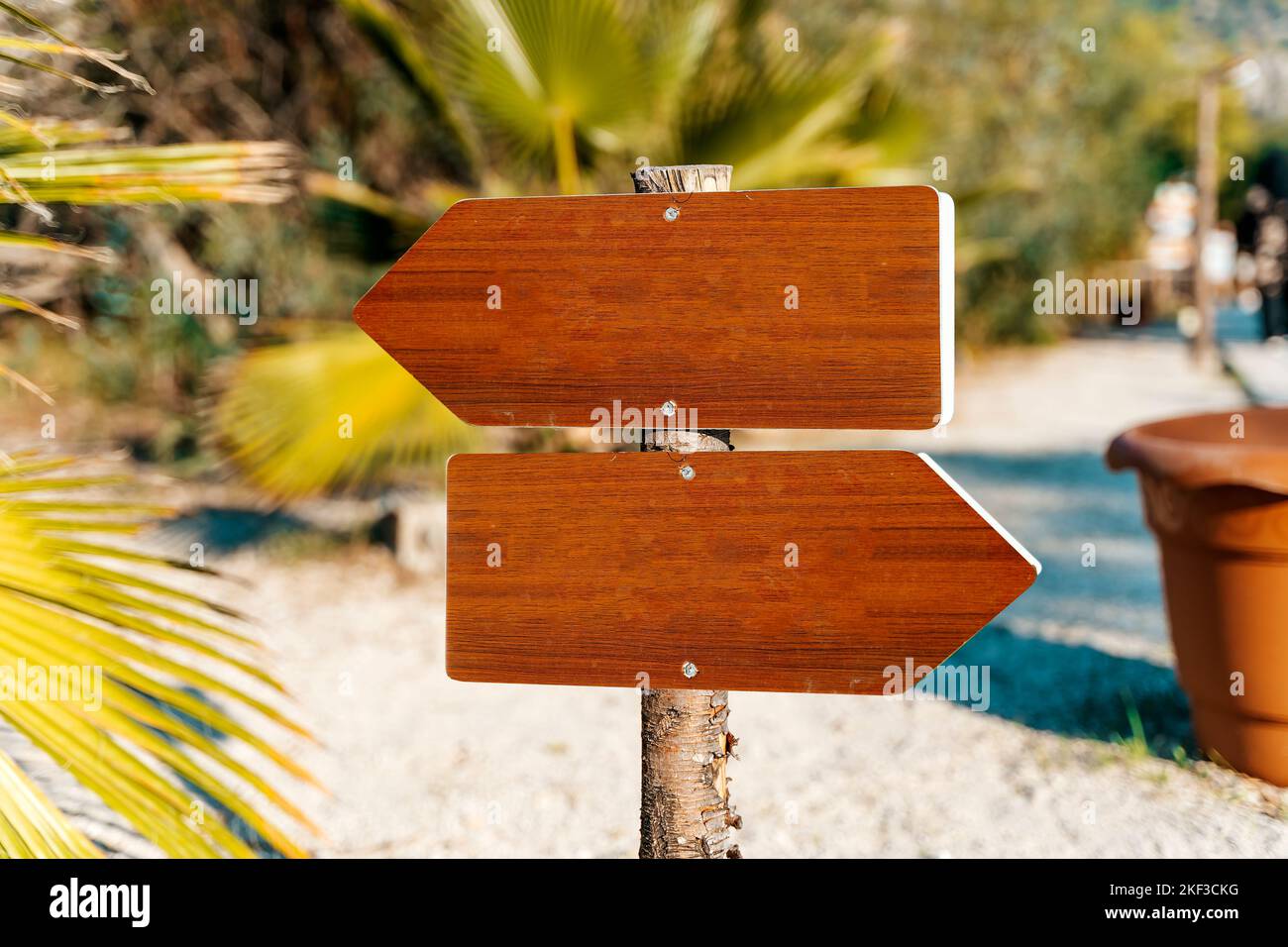 Blank signpost board on the summer beach. Empty wooden information ...