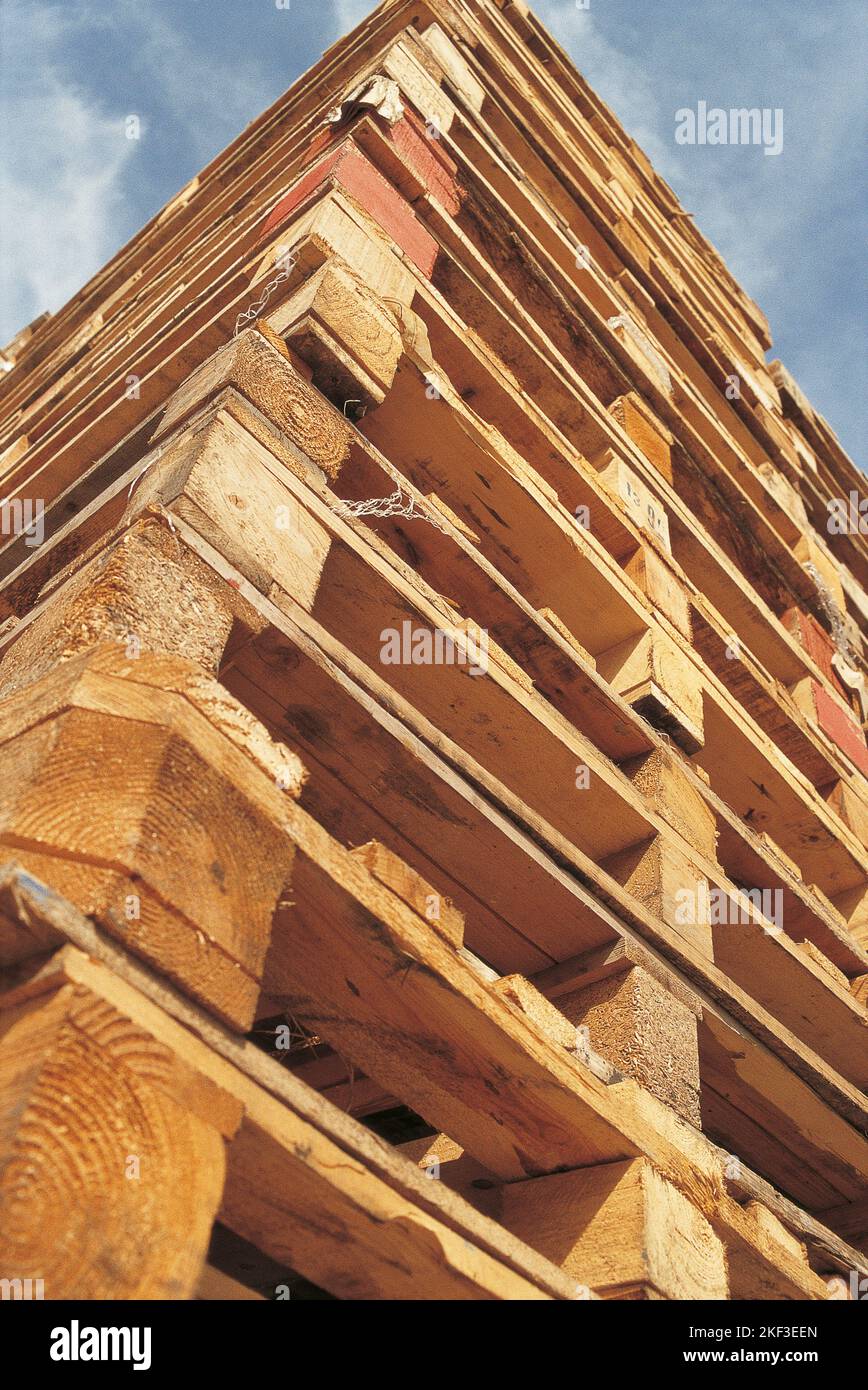 A stack of wooden pallets Stock Photo - Alamy