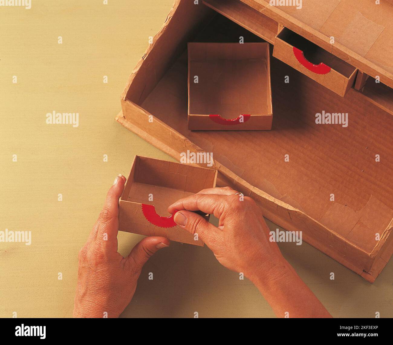 Small piece of paper hi-res stock photography and images - Alamy