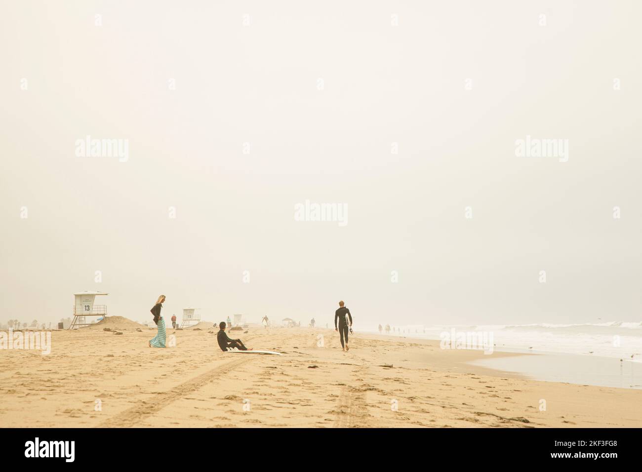 Huntington beach people hi-res stock photography and images - Alamy