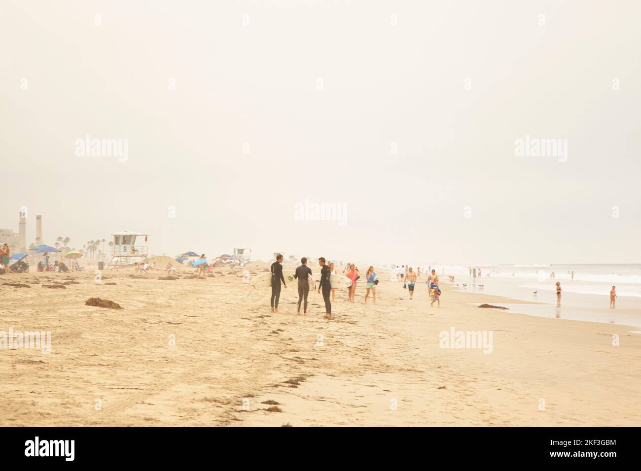 Huntington beach people hi-res stock photography and images - Alamy