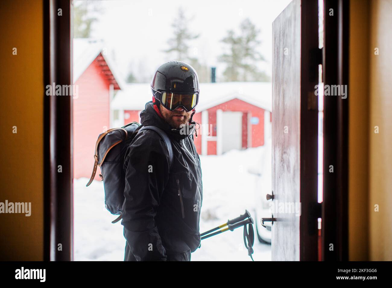 Backpack open door hi-res stock photography and images - Alamy