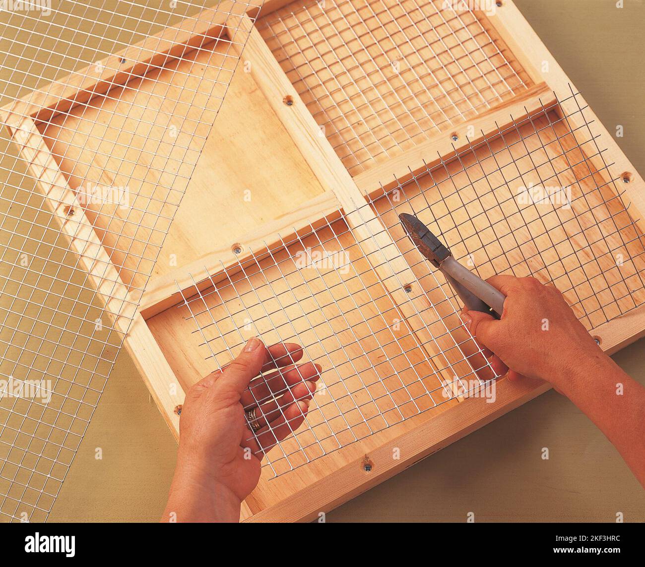 Square wire mesh hi-res stock photography and images - Alamy