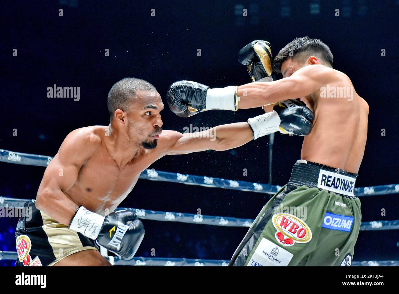 Challenger Shokichi Iwata (R) of Japan and champion Jonathan Gonzalez ...
